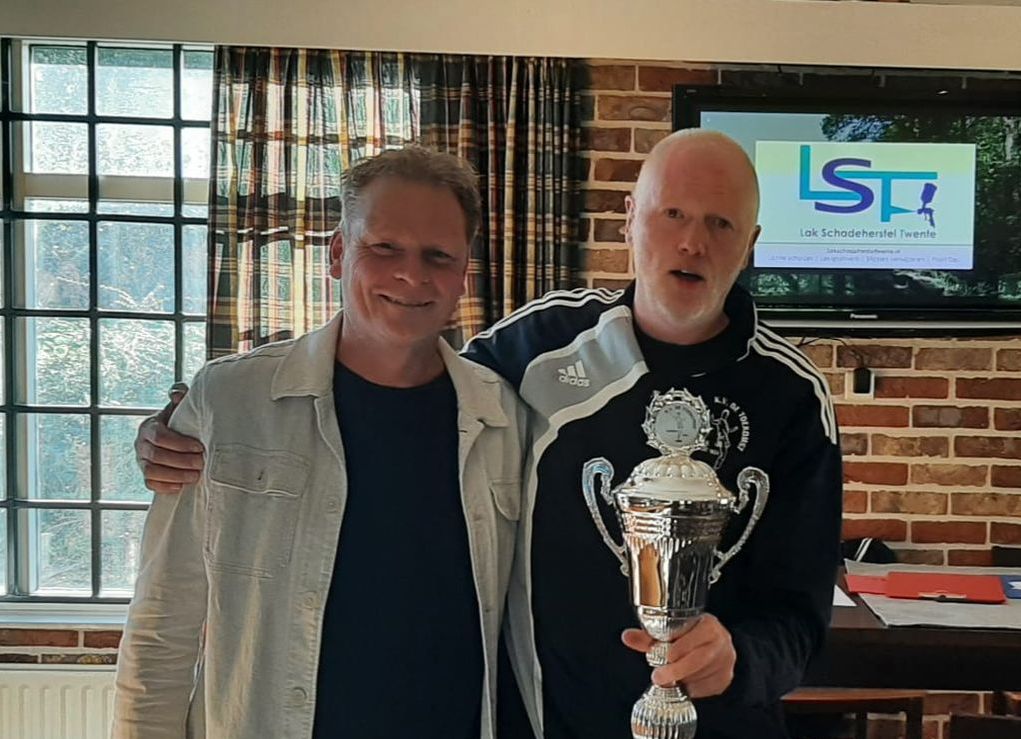 Wisselbeker voor Sander en Gerard - Hallo Berghuizen